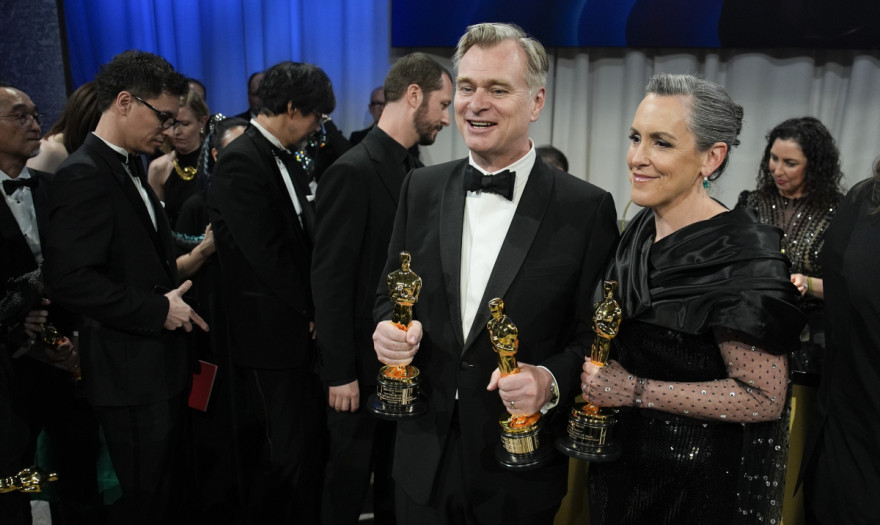 «Oppenheimer»: Η συμφωνία που «εκτόξευσε» τα κέρδη του σκηνοθέτη ...