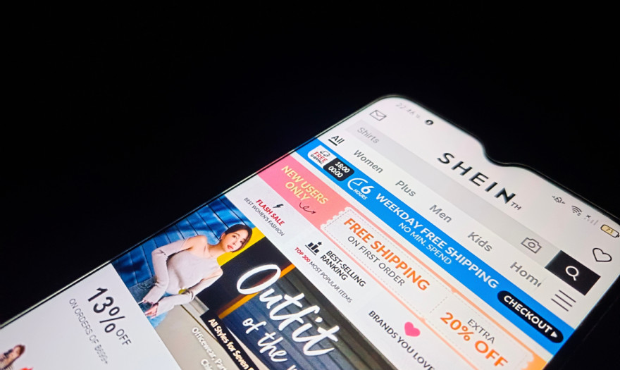 Shein: Ο σκιώδης CEO που δεν τον αναγνωρίζουν ούτε οι υπάλληλοι ...